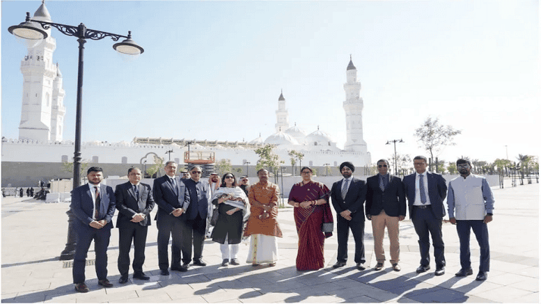 ‘Why are you allowing a mushrikeen in our holy city?’ Islamists ask ...